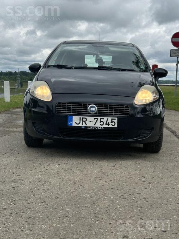 Fiat Grande Punto 2007 in Aizkraukle on AUTOMOTO.COM.LV Black Fiat Grande Punto 2007 in Aizkraukle, with an engine capacity of 1.20 L and mileage of 149 thousand km for 350 €, photo 3 on AUTOMOTO.COM.LV