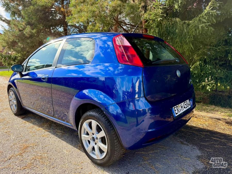 Blue Fiat Grande Punto 2007 in Marijampole, with an engine capacity of 1.40 L and mileage of 261 thousand km for 1650 €, photo 4 on AUTOMOTO.COM.LV