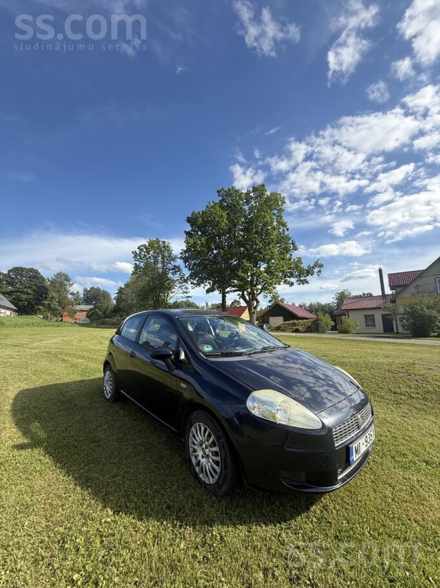 Blue Fiat Grande Punto 2009 in Riga, with an engine capacity of 1.20 L and mileage of 272 thousand km for 1900 €, photo 3 on AUTOMOTO.COM.LV