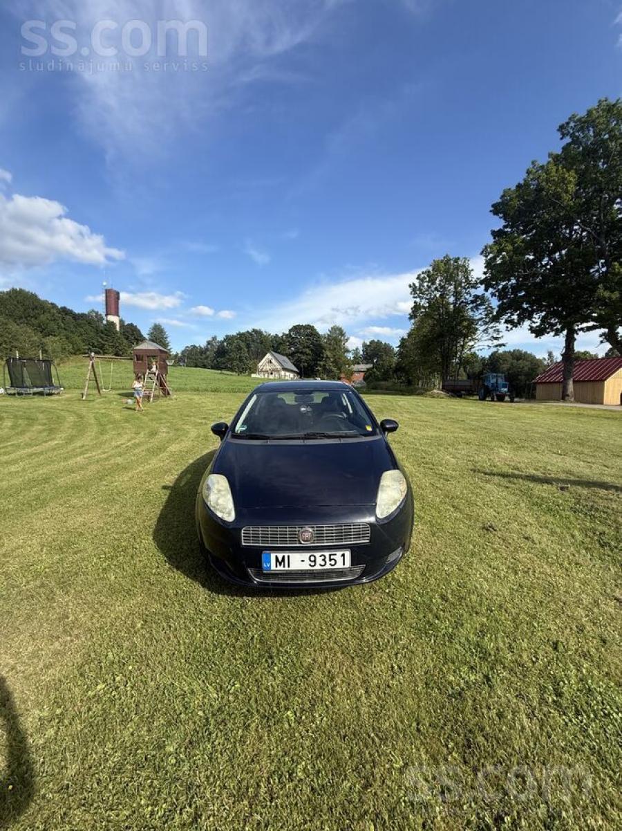 Blue Fiat Grande Punto 2009 in Riga, with an engine capacity of 1.20 L and mileage of 272 thousand km for 1900 €, photo 4 on AUTOMOTO.COM.LV