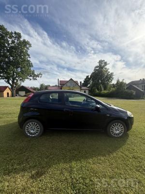 Blue Fiat Grande Punto 2009 in Riga, with an engine capacity of 1.20 L and mileage of 272 thousand km for 1900 €, photo 7 on AUTOMOTO.COM.LV