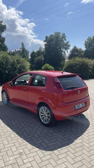 Red Fiat Grande Punto 2007 in Vilnius, with an engine capacity of 1.30 L and mileage of 300 thousand km for 600 €, photo 6 on AUTOMOTO.COM.LV