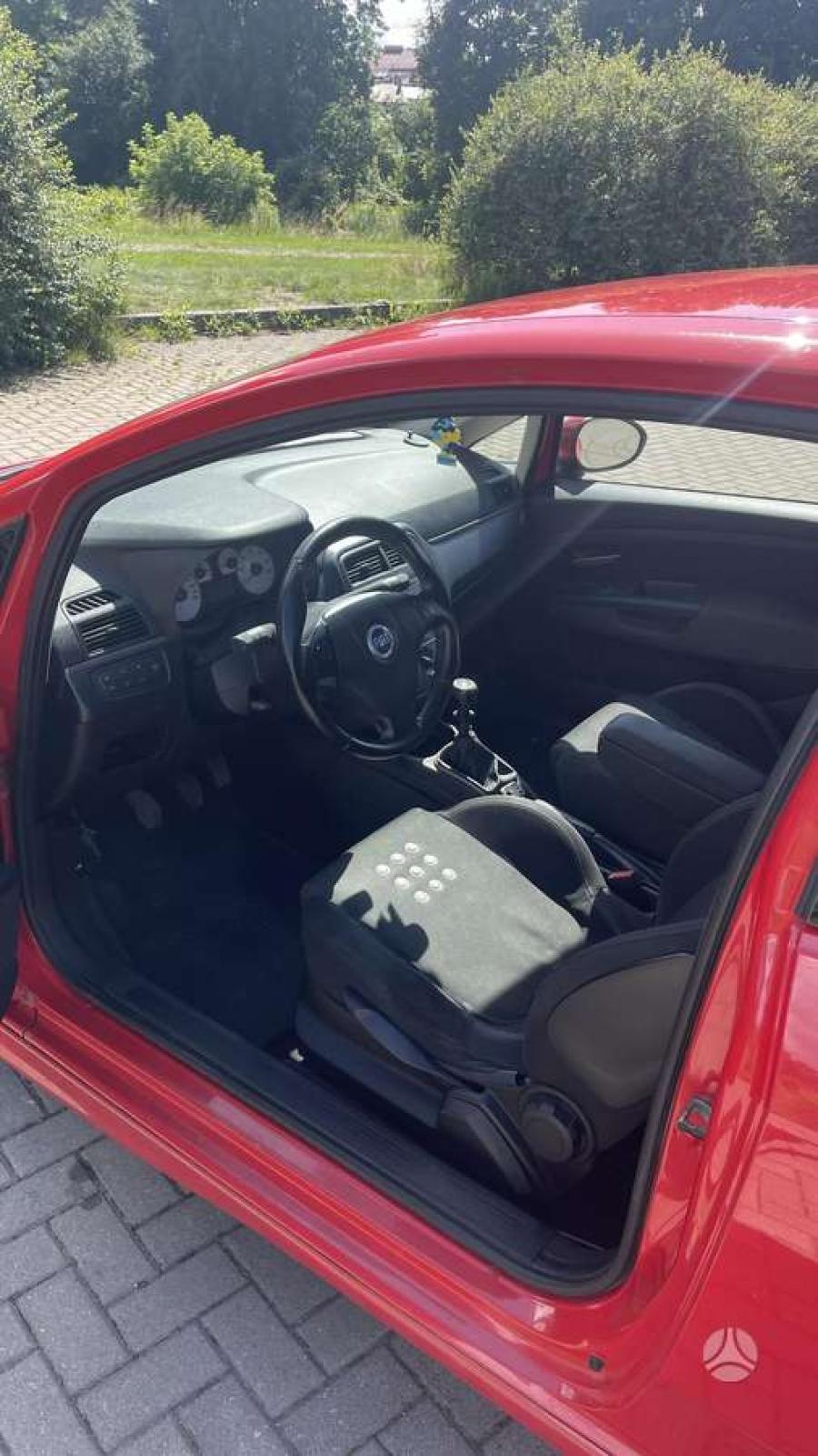 Red Fiat Grande Punto 2007 in Vilnius, with an engine capacity of 1.30 L and mileage of 300 thousand km for 600 €, photo 7 on AUTOMOTO.COM.LV