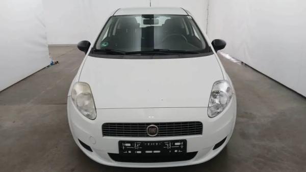 White Fiat Grande Punto 2008 in Limbazi, with an engine capacity of 1.40 L and mileage of 94 thousand km for 2550 €, photo 2 on AUTOMOTO.COM.LV