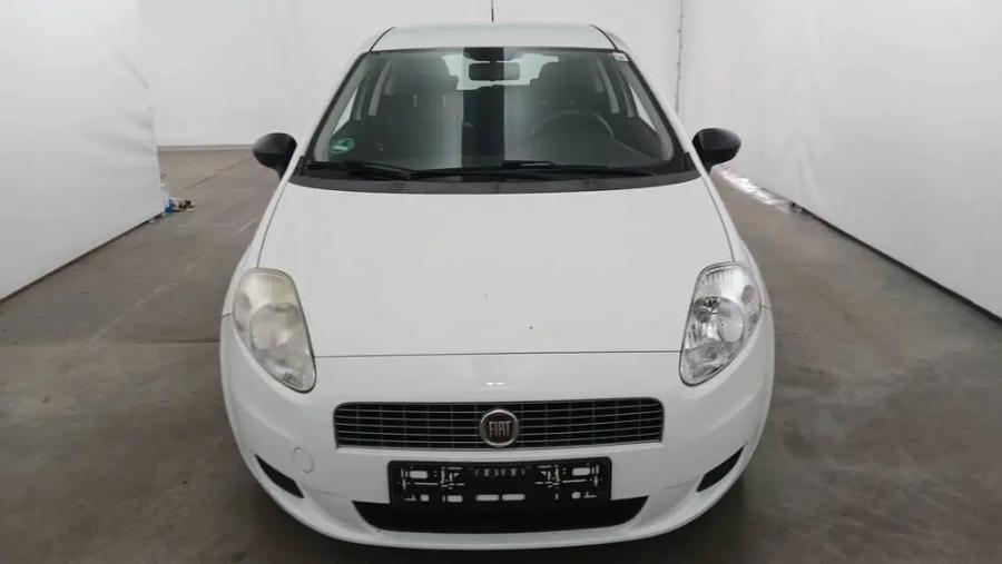 White Fiat Grande Punto 2008 in Limbazi, with an engine capacity of 1.40 L and mileage of 94 thousand km for 2550 €, photo 3 on AUTOMOTO.COM.LV