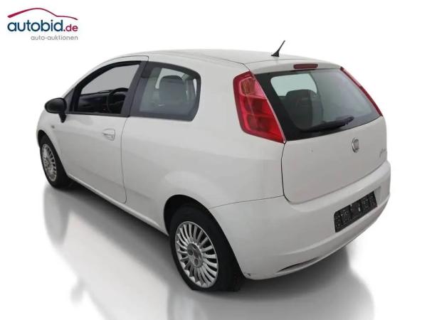 White Fiat Grande Punto 2008 in Limbazi, with an engine capacity of 1.40 L and mileage of 94 thousand km for 2550 €, photo 4 on AUTOMOTO.COM.LV