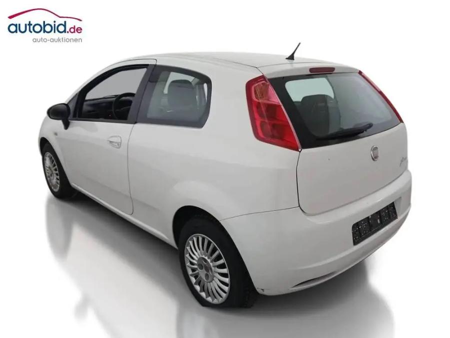 White Fiat Grande Punto 2008 in Limbazi, with an engine capacity of 1.40 L and mileage of 94 thousand km for 2550 €, photo 5 on AUTOMOTO.COM.LV