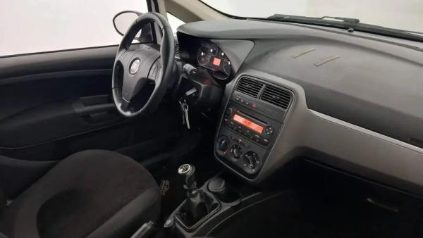 White Fiat Grande Punto 2008 in Limbazi, with an engine capacity of 1.40 L and mileage of 94 thousand km for 2550 €, photo 7 on AUTOMOTO.COM.LV