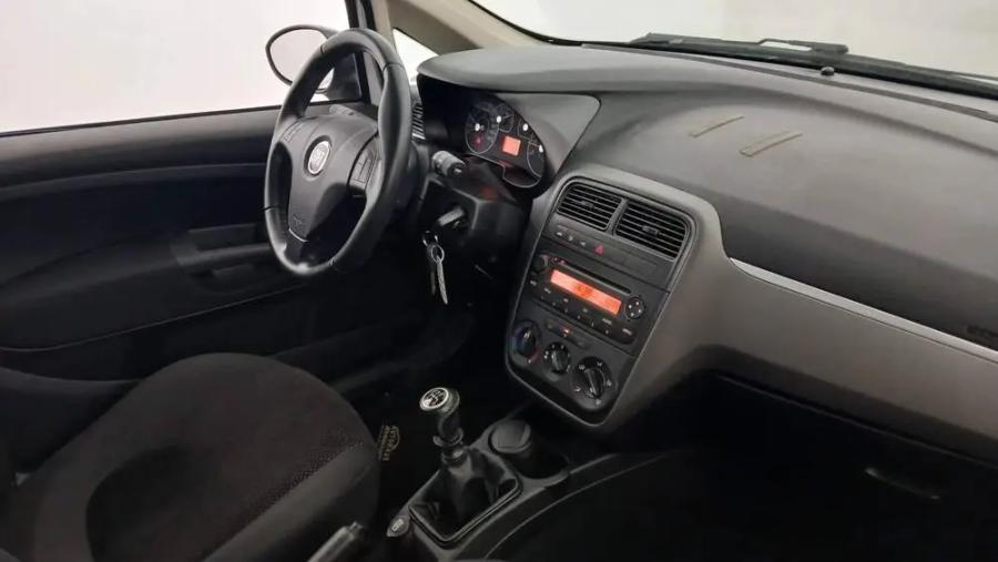 White Fiat Grande Punto 2008 in Limbazi, with an engine capacity of 1.40 L and mileage of 94 thousand km for 2550 €, photo 8 on AUTOMOTO.COM.LV