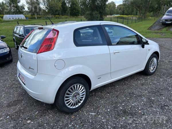 Balts Fiat Grande Punto 2008 Limbaži, ar dzinēja tilpumu 1.40 L un nobraukumu 94 tūkst. km par 2550 €, foto 4 vietnē AUTOMOTO.COM.LV