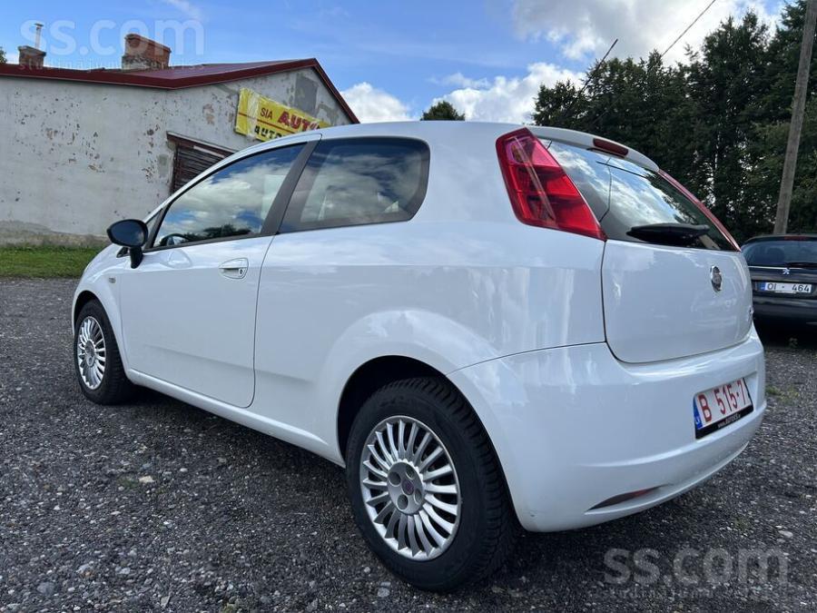 White Fiat Grande Punto 2008 in Limbazi, with an engine capacity of 1.40 L and mileage of 94 thousand km for 2550 €, photo 7 on AUTOMOTO.COM.LV