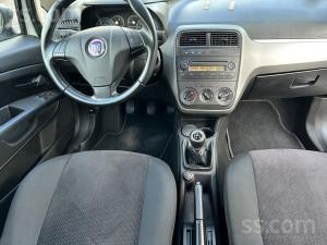White Fiat Grande Punto 2008 in Limbazi, with an engine capacity of 1.40 L and mileage of 94 thousand km for 2550 €, photo 9 on AUTOMOTO.COM.LV