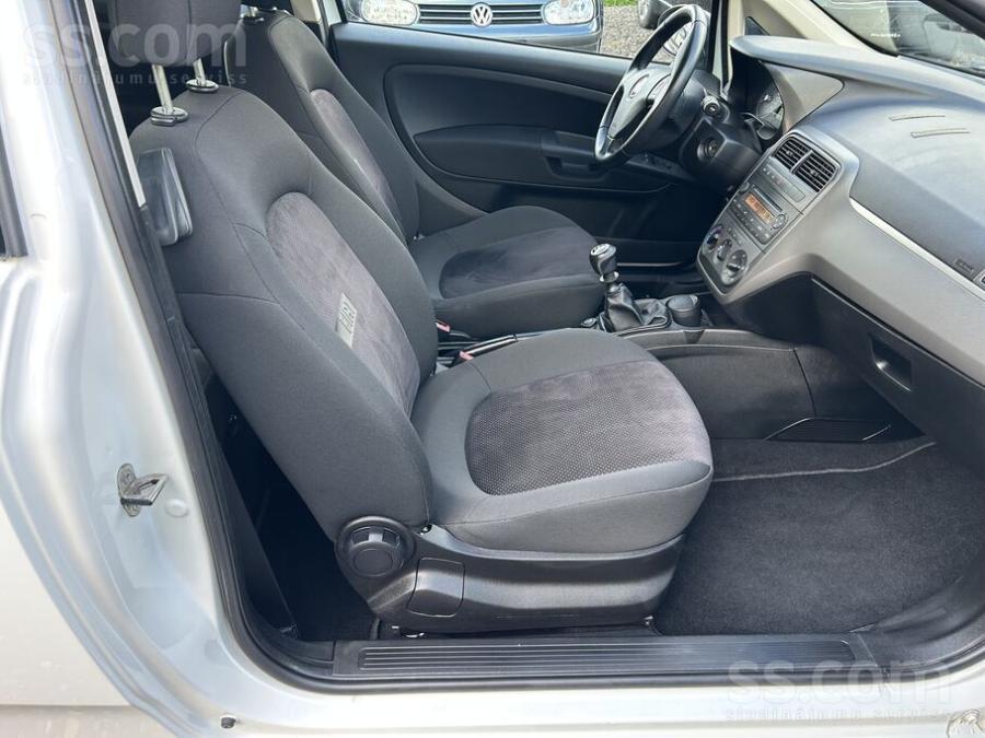 White Fiat Grande Punto 2008 in Limbazi, with an engine capacity of 1.40 L and mileage of 94 thousand km for 2550 €, photo 10 on AUTOMOTO.COM.LV