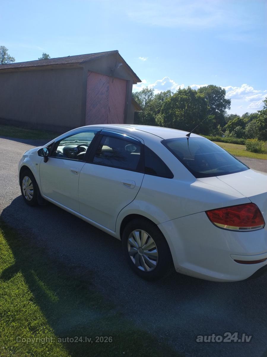 Balts Fiat Linea 2015 Tallina, ar dzinēja tilpumu 1.40 L un nobraukumu 200 tūkst. km par 3450 €, foto 4 vietnē AUTOMOTO.COM.LV