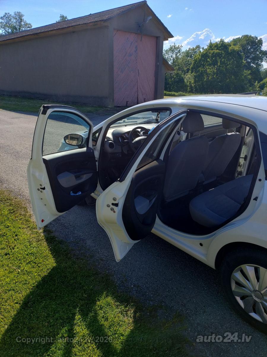 Balts Fiat Linea 2015 Tallina, ar dzinēja tilpumu 1.40 L un nobraukumu 200 tūkst. km par 3450 €, foto 6 vietnē AUTOMOTO.COM.LV