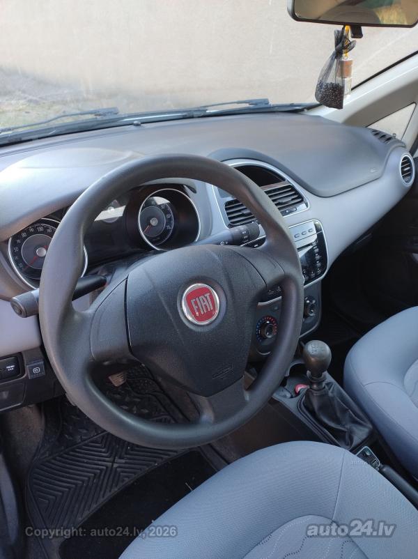 Balts Fiat Linea 2015 Tallina, ar dzinēja tilpumu 1.40 L un nobraukumu 200 tūkst. km par 3450 €, foto 7 vietnē AUTOMOTO.COM.LV