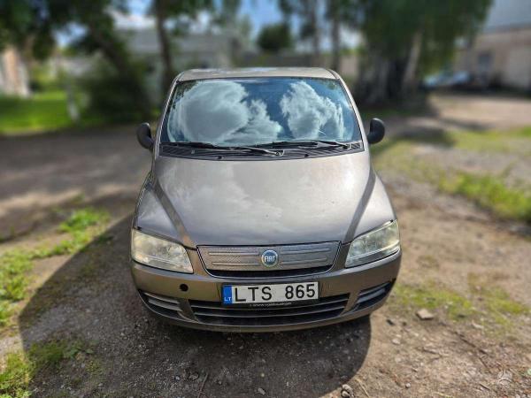 Pelēks Fiat Multipla 2007 Panevēža, ar dzinēja tilpumu 1.91 L un nobraukumu 270 tūkst. km par 700 €, foto 1 vietnē AUTOMOTO.COM.LV