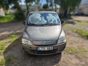 Pelēks Fiat Multipla 2007 Panevēža, ar dzinēja tilpumu 1.91 L un nobraukumu 270 tūkst. km par 700 €, foto  vietnē AUTOMOTO.COM.LV