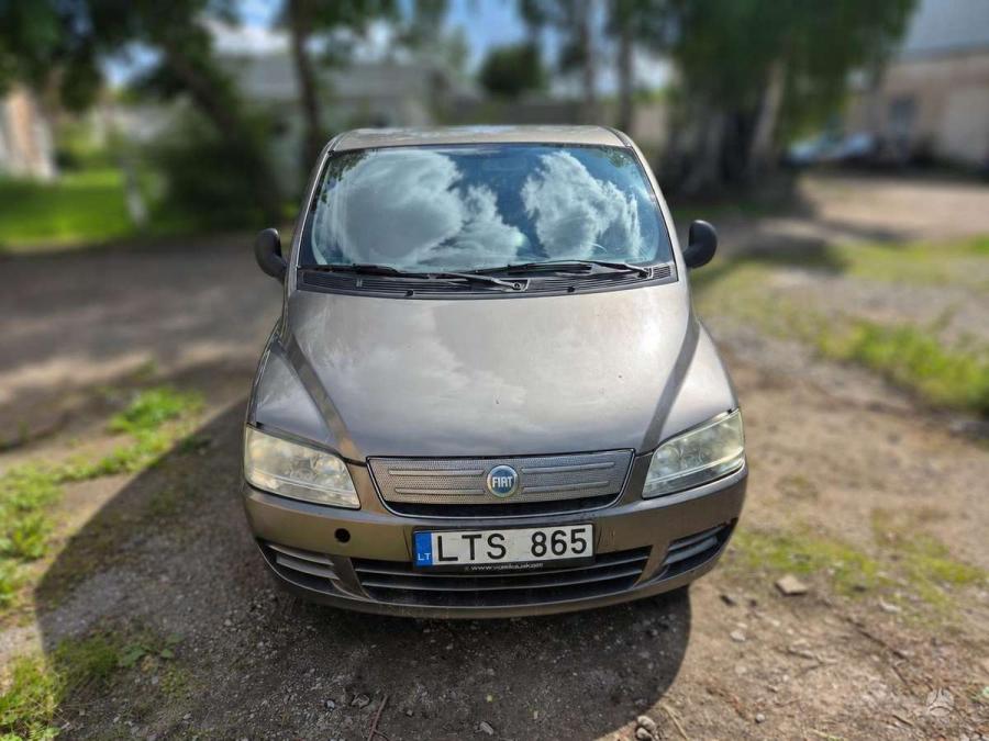 Pelēks Fiat Multipla 2007 Panevēža, ar dzinēja tilpumu 1.91 L un nobraukumu 270 tūkst. km par 700 €, foto 1 vietnē AUTOMOTO.COM.LV