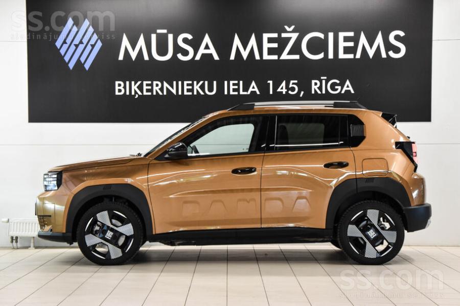 Brown Fiat Panda 2025 in Riga, with an engine capacity of 1.30 L and mileage of 7 thousand km for 21590 €, photo 6 on AUTOMOTO.COM.LV