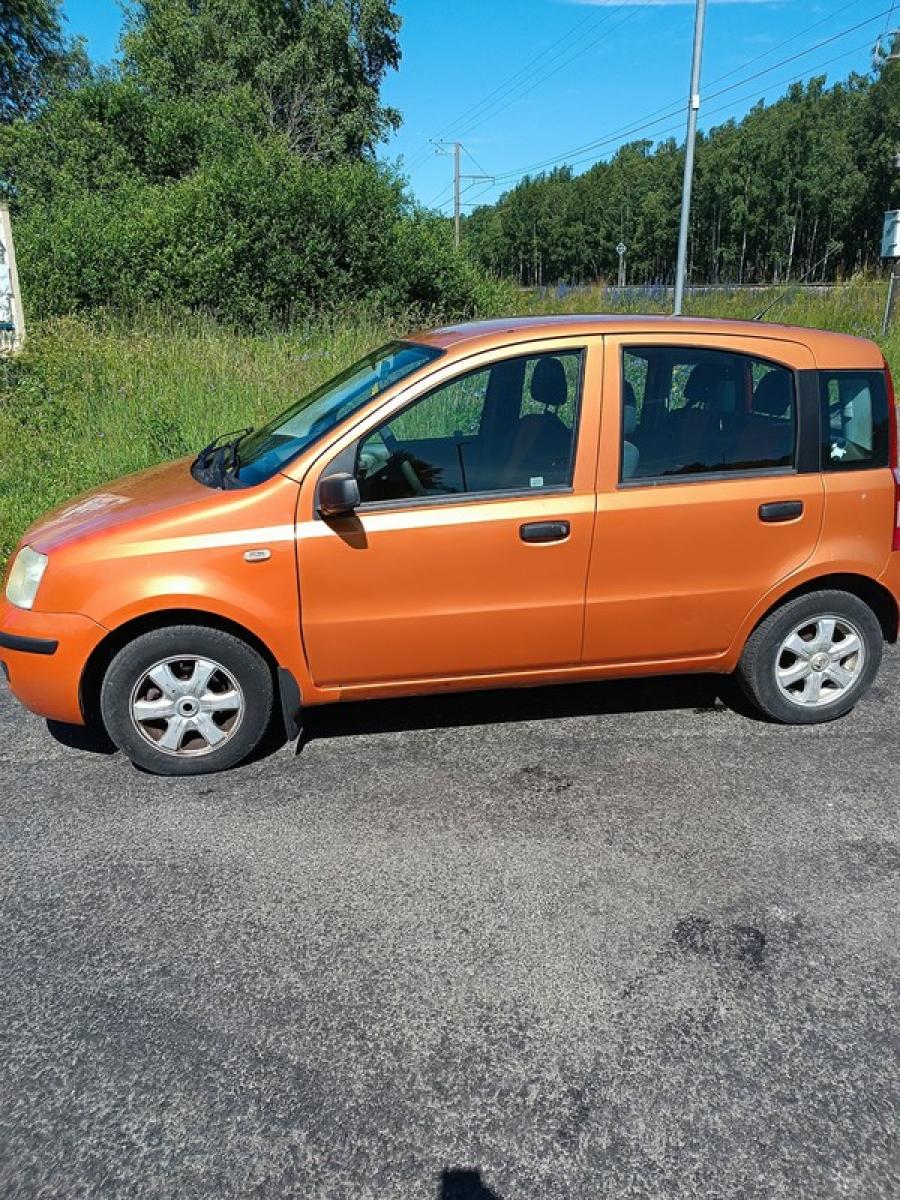 Orange Fiat Panda 2007 in Tallinn, with an engine capacity of 1.20 L and mileage of 195 thousand km for 500 €, photo 3 on AUTOMOTO.COM.LV