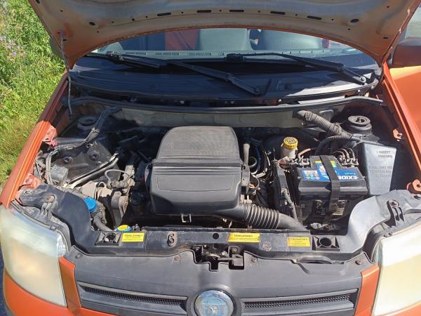 Orange Fiat Panda 2007 in Tallinn, with an engine capacity of 1.20 L and mileage of 195 thousand km for 500 €, photo 5 on AUTOMOTO.COM.LV