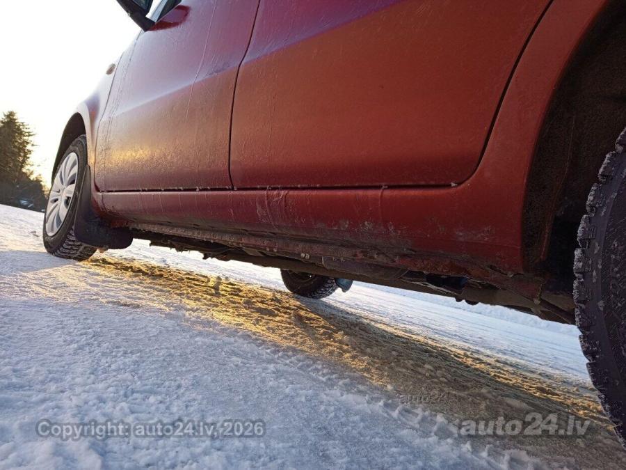 Red Fiat Panda 2007 in Rapla, with an engine capacity of 1.10 L and mileage of 151 thousand km for 1350 €, photo 5 on AUTOMOTO.COM.LV
