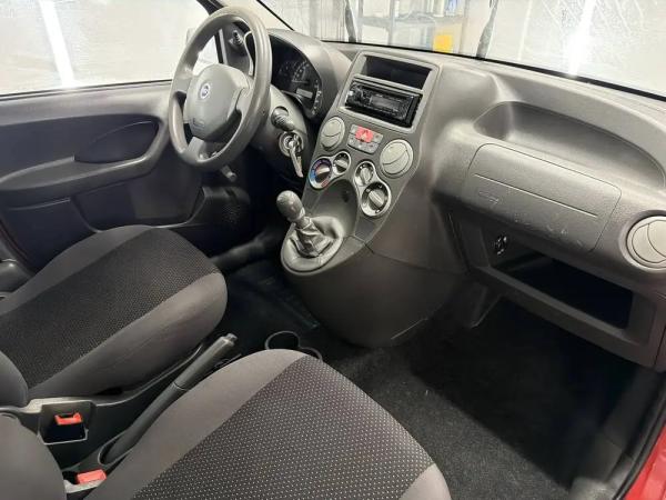 Sarkans Fiat Panda 2007 Rīga, ar dzinēja tilpumu 1.20 L un nobraukumu 130 tūkst. km par 3200 €, foto 10 vietnē AUTOMOTO.COM.LV