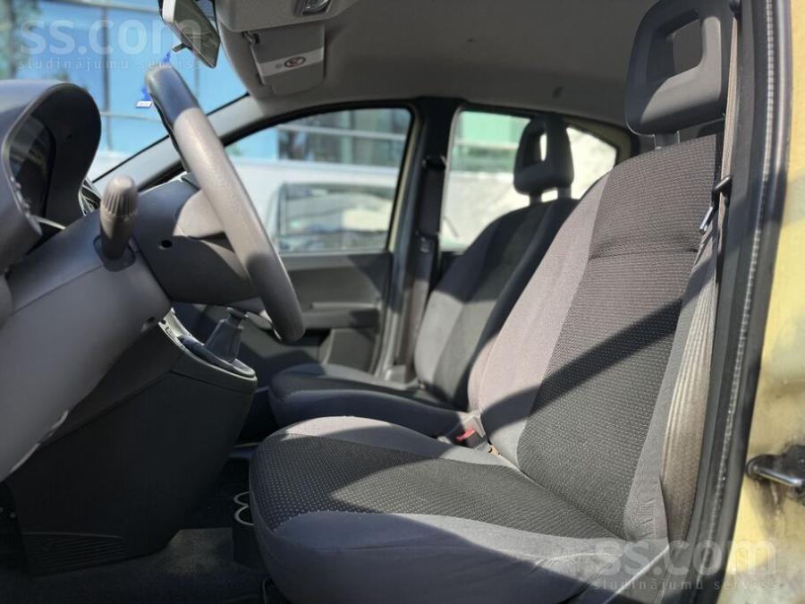 Yellow Fiat Panda 2009 in Riga, with an engine capacity of 1.10 L and mileage of 0 thousand km for 1800 €, photo 6 on AUTOMOTO.COM.LV