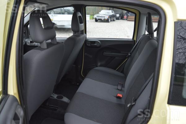 Yellow Fiat Panda 2010 in Tukums, with an engine capacity of 1.10 L and mileage of 119 thousand km for 3995 €, photo 9 on AUTOMOTO.COM.LV