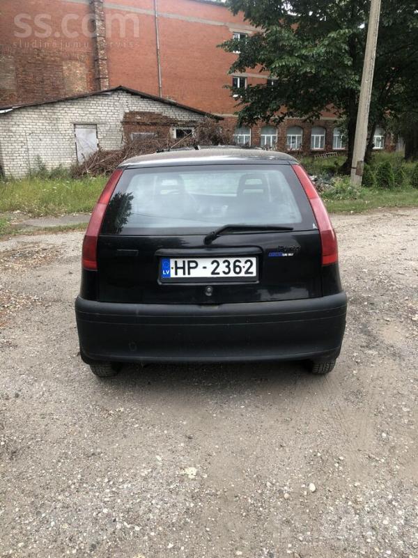 Fiat Punto 1999 Liepāja vietnē Melns Fiat Punto 1999 Liepāja, ar dzinēja tilpumu 1.10 L un nobraukumu 222 tūkst. km par 450 €, foto 3 vietnē AUTOMOTO.COM.LV