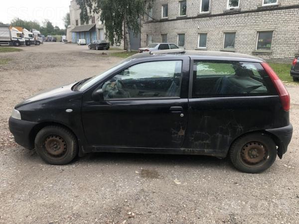 Fiat Punto 1999 Liepāja vietnē Melns Fiat Punto 1999 Liepāja, ar dzinēja tilpumu 1.10 L un nobraukumu 222 tūkst. km par 450 €, foto 4 vietnē AUTOMOTO.COM.LV