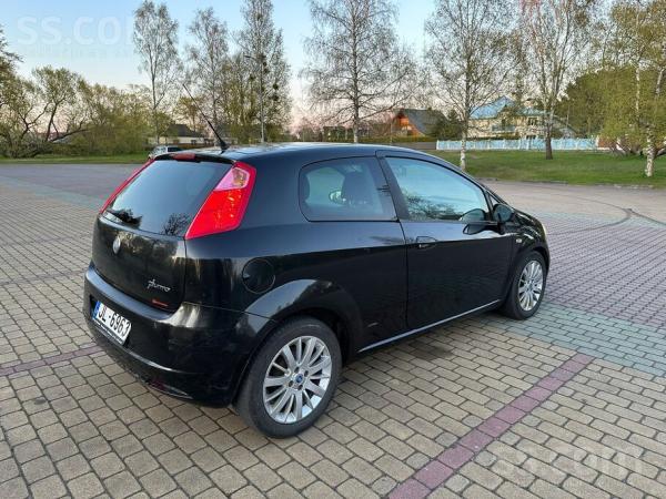 Melns Fiat Punto 2006 Ventspils, ar dzinēja tilpumu 1.30 L un nobraukumu 253 tūkst. km par 1800 €, foto 5 vietnē AUTOMOTO.COM.LV