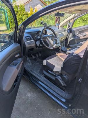 Black Fiat Punto 2007 in Aizkraukle, with an engine capacity of 1.20 L and mileage of 145 thousand km for 1700 €, photo 7 on AUTOMOTO.COM.LV
