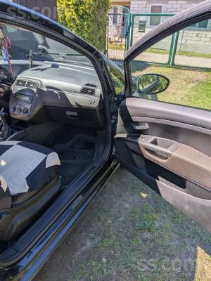 Black Fiat Punto 2007 in Aizkraukle, with an engine capacity of 1.20 L and mileage of 145 thousand km for 1700 €, photo 9 on AUTOMOTO.COM.LV
