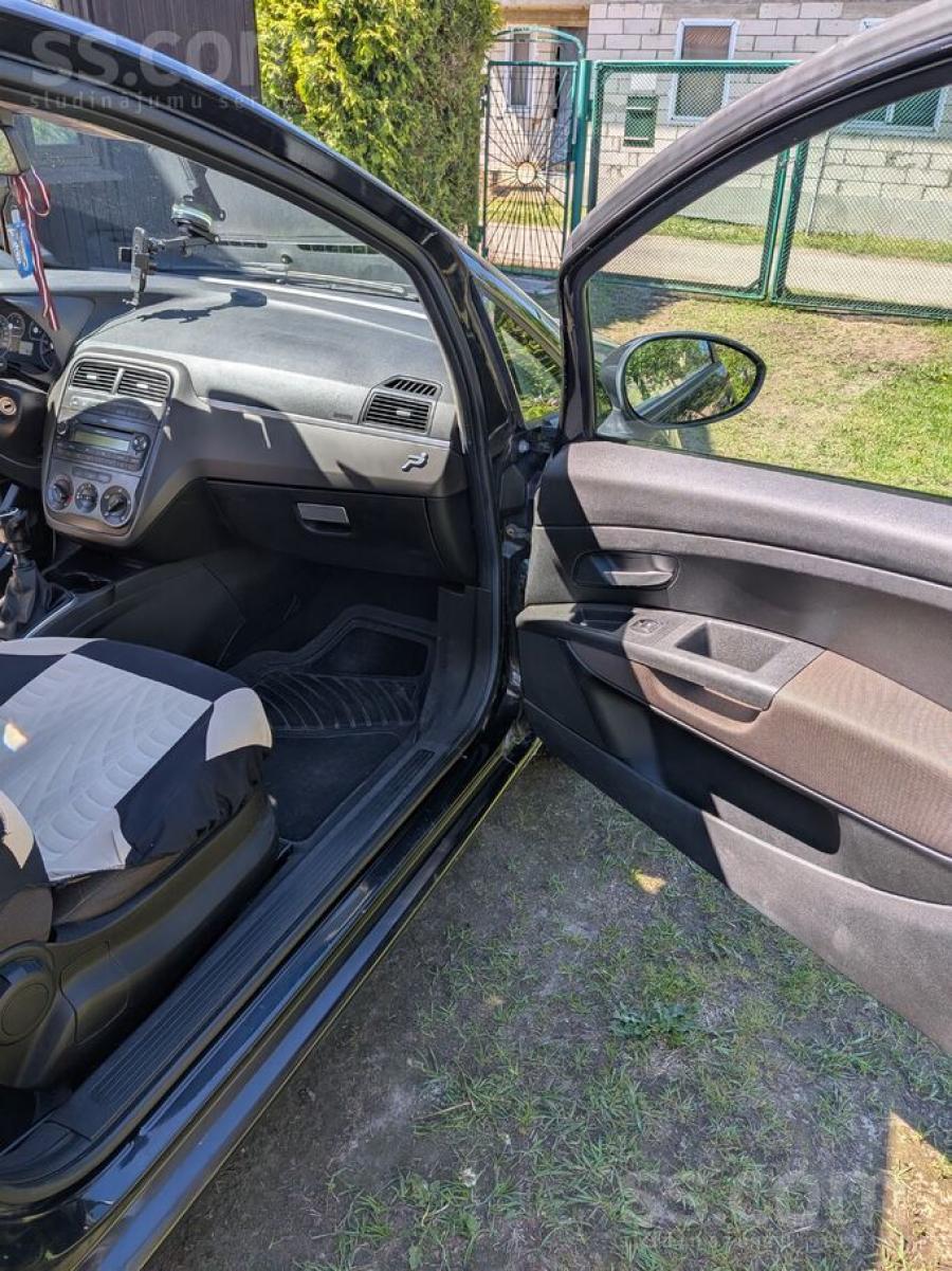 Black Fiat Punto 2007 in Aizkraukle, with an engine capacity of 1.20 L and mileage of 145 thousand km for 1700 €, photo 9 on AUTOMOTO.COM.LV