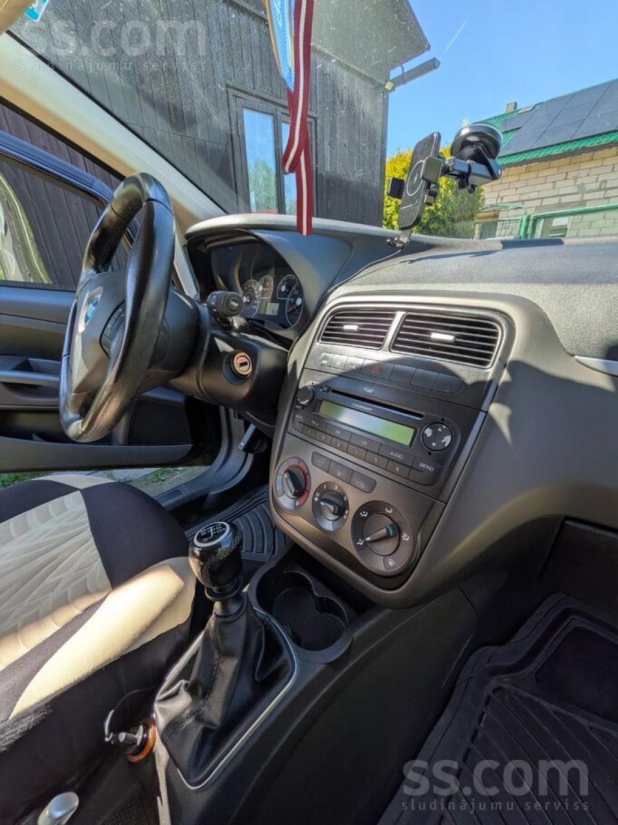 Black Fiat Punto 2007 in Aizkraukle, with an engine capacity of 1.20 L and mileage of 145 thousand km for 1700 €, photo 11 on AUTOMOTO.COM.LV