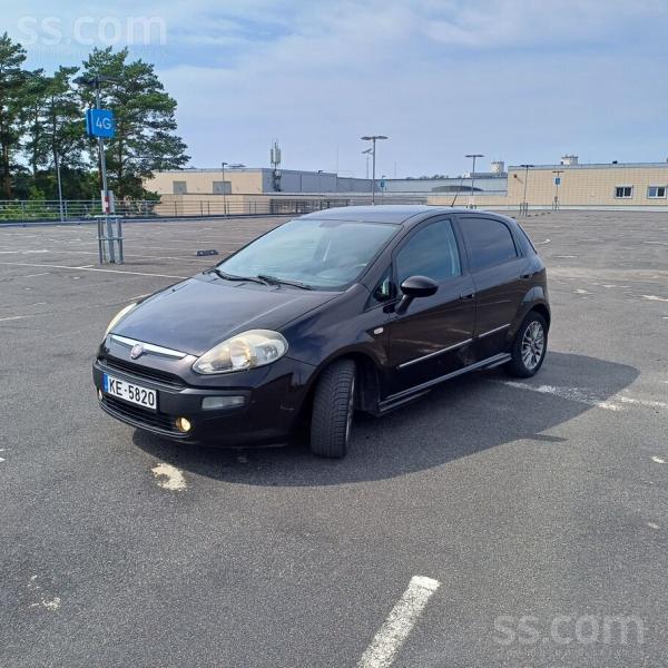 Black Fiat Punto 2011 in Riga, with an engine capacity of 1.30 L and mileage of 235 thousand km for 1600 €, photo 1 on AUTOMOTO.COM.LV