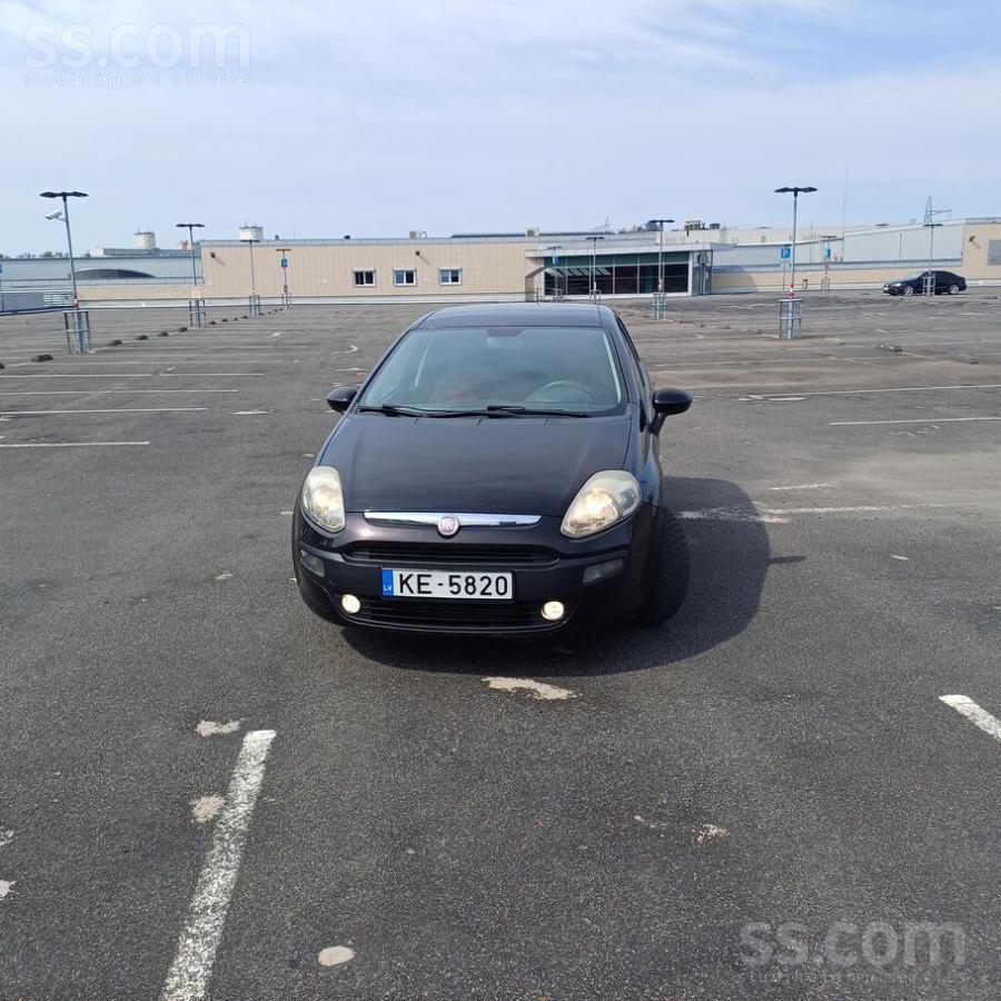 Melns Fiat Punto 2011 Rīga, ar dzinēja tilpumu 1.30 L un nobraukumu 235 tūkst. km par 1600 €, foto 3 vietnē AUTOMOTO.COM.LV