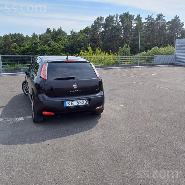 Black Fiat Punto 2011 in Riga, with an engine capacity of 1.30 L and mileage of 235 thousand km for 1600 €, photo 5 on AUTOMOTO.COM.LV