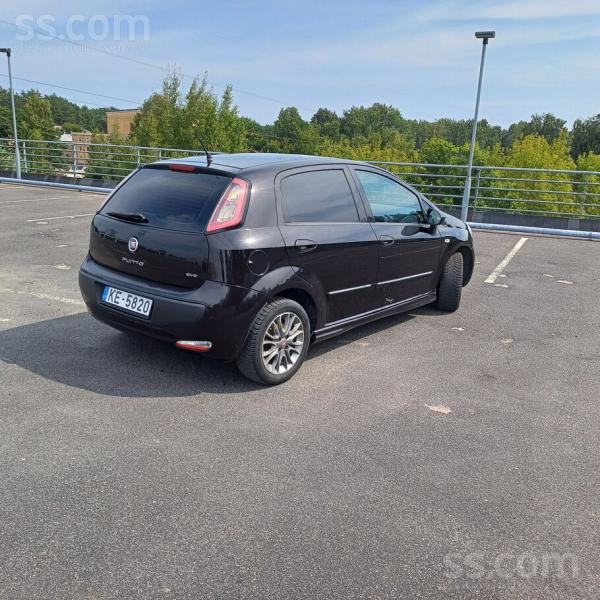 Black Fiat Punto 2011 in Riga, with an engine capacity of 1.30 L and mileage of 235 thousand km for 1600 €, photo 6 on AUTOMOTO.COM.LV