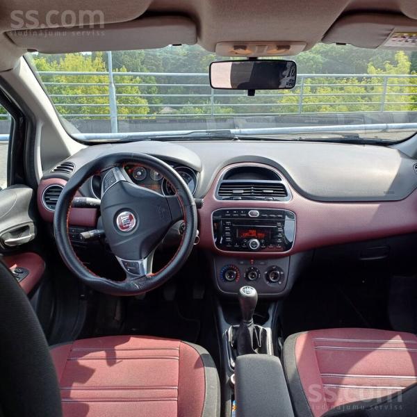 Black Fiat Punto 2011 in Riga, with an engine capacity of 1.30 L and mileage of 235 thousand km for 1600 €, photo 9 on AUTOMOTO.COM.LV