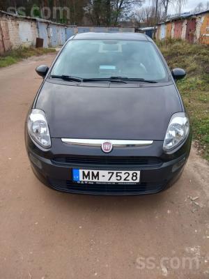 Black Fiat Punto 2012 in Daugavpils, with an engine capacity of 1.40 L and mileage of 140 thousand km for 3200 €, photo  on AUTOMOTO.COM.LV