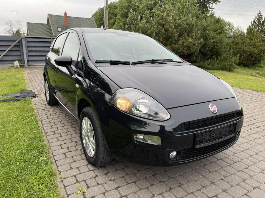 Black Fiat Punto 2013 in Marijampole, with an engine capacity of 1.37 L and mileage of 211 thousand km for 2500 €, photo 1 on AUTOMOTO.COM.LV