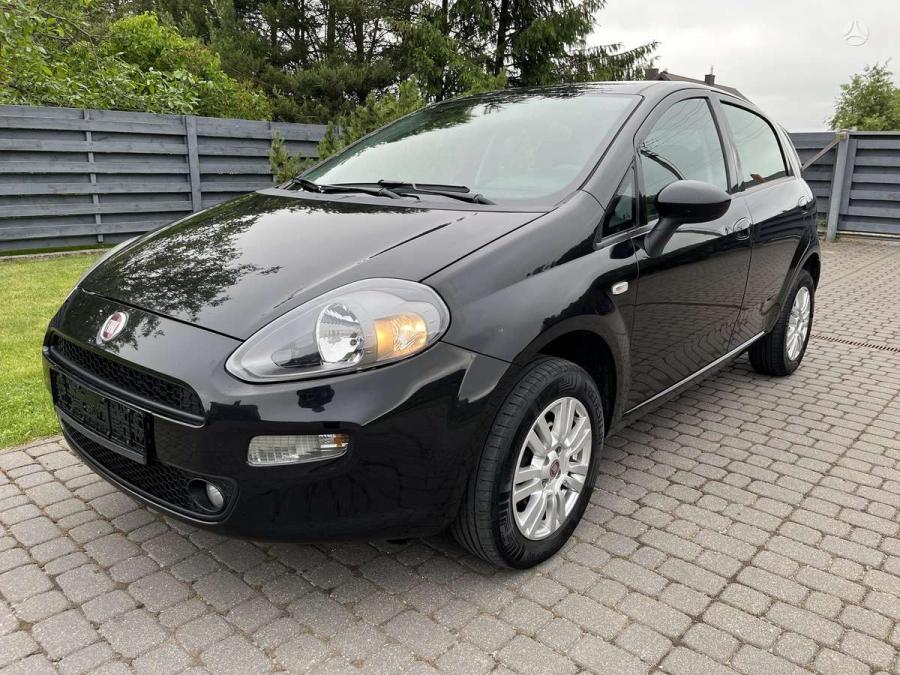 Black Fiat Punto 2013 in Marijampole, with an engine capacity of 1.37 L and mileage of 211 thousand km for 2500 €, photo 3 on AUTOMOTO.COM.LV