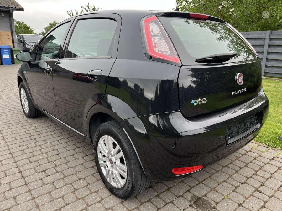 Black Fiat Punto 2013 in Marijampole, with an engine capacity of 1.37 L and mileage of 211 thousand km for 2500 €, photo 4 on AUTOMOTO.COM.LV