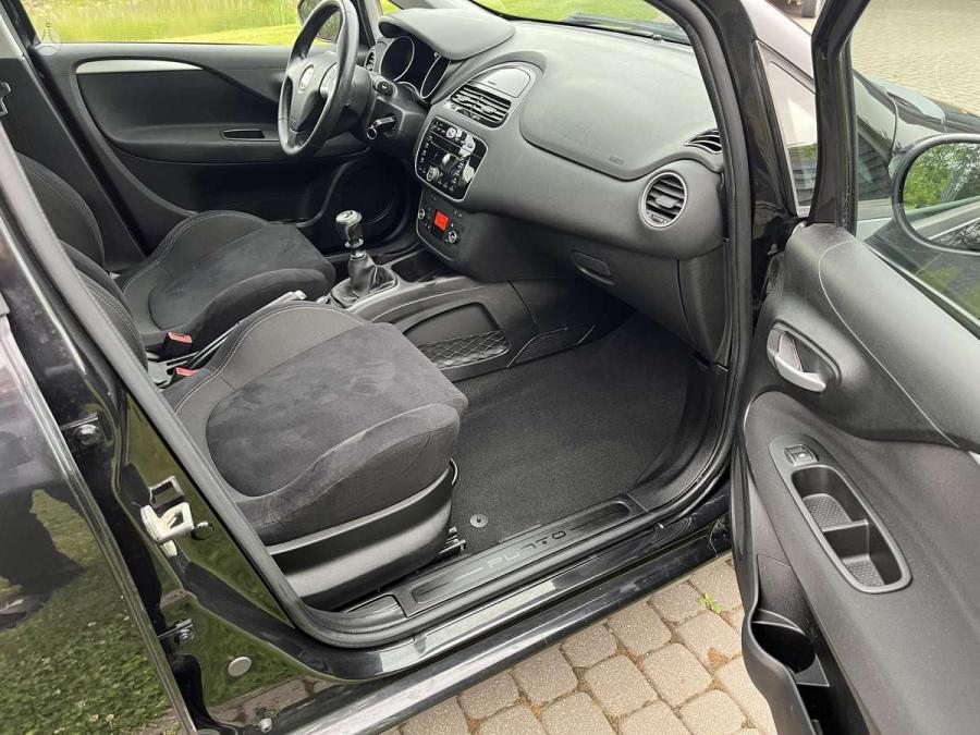 Black Fiat Punto 2013 in Marijampole, with an engine capacity of 1.37 L and mileage of 211 thousand km for 2500 €, photo 7 on AUTOMOTO.COM.LV