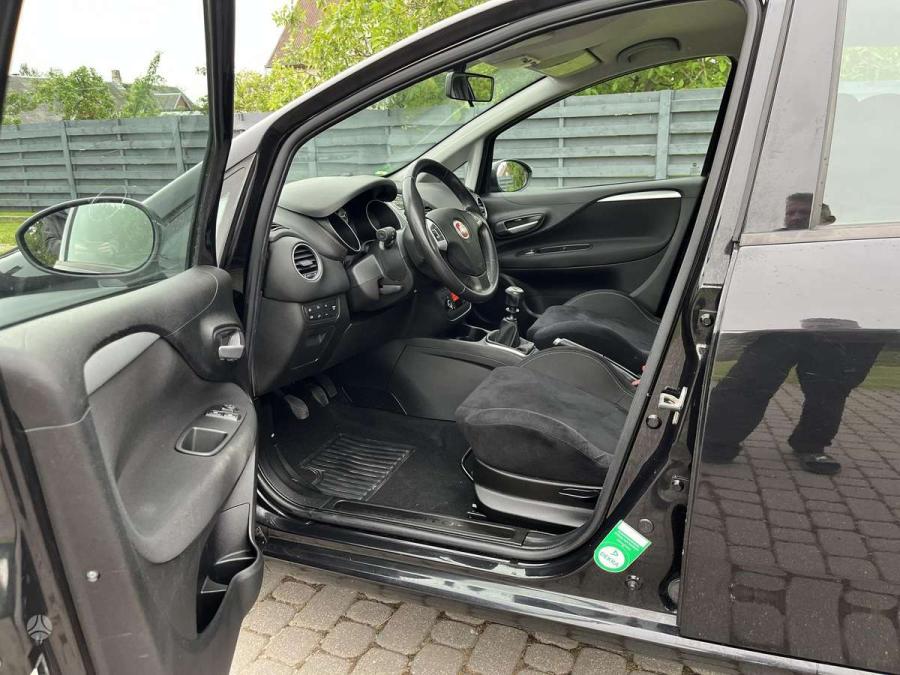 Black Fiat Punto 2013 in Marijampole, with an engine capacity of 1.37 L and mileage of 211 thousand km for 2500 €, photo 8 on AUTOMOTO.COM.LV