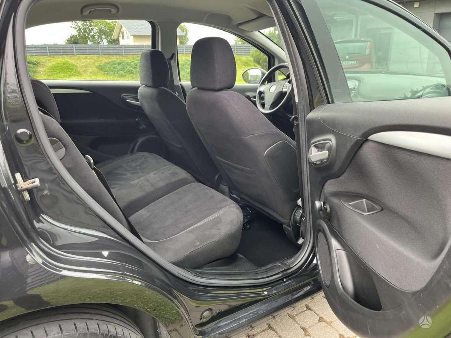 Black Fiat Punto 2013 in Marijampole, with an engine capacity of 1.37 L and mileage of 211 thousand km for 2500 €, photo 10 on AUTOMOTO.COM.LV
