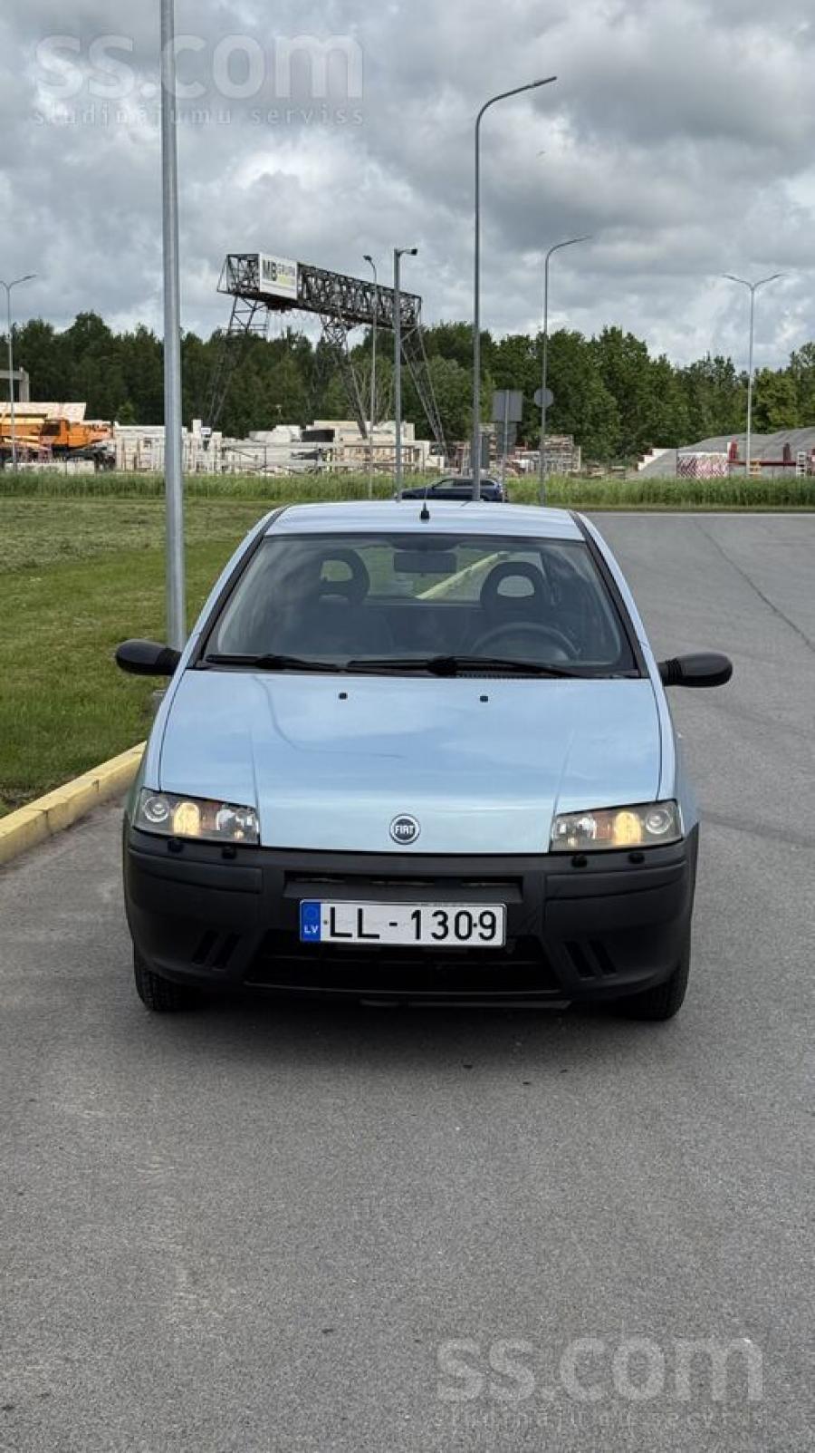 Blue Fiat Punto 2000 in Liepaja, with an engine capacity of 1.20 L and mileage of 194 thousand km for 650 €, photo 4 on AUTOMOTO.COM.LV